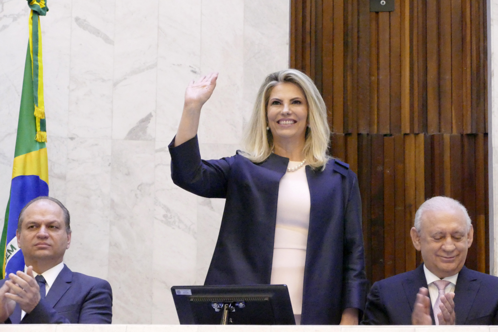 Progressista Cida Borghetti assume governo do Paraná